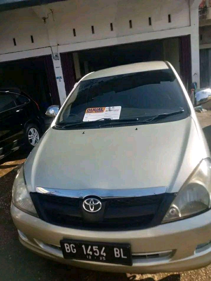 toyota kijang innova 2010 bekas